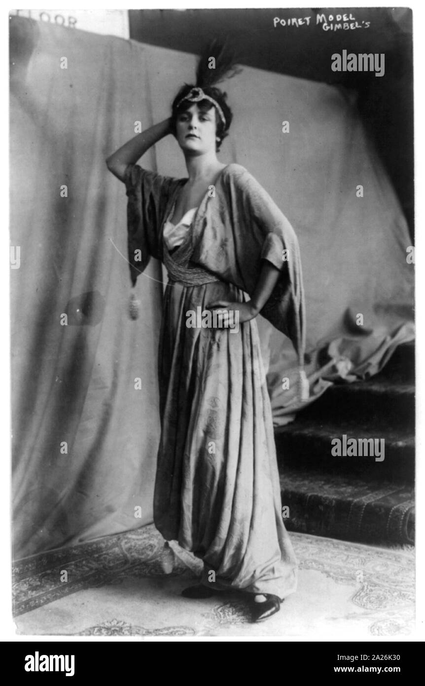 Early fashion model Black and White Stock Photos & Images - Alamy
