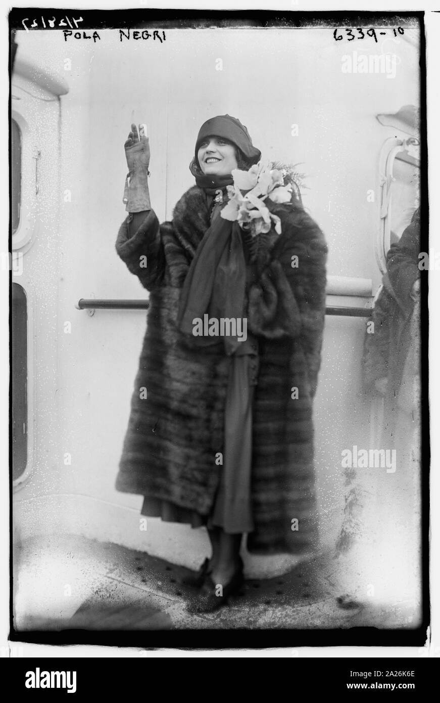 Pola negri hi-res stock photography and images - Alamy