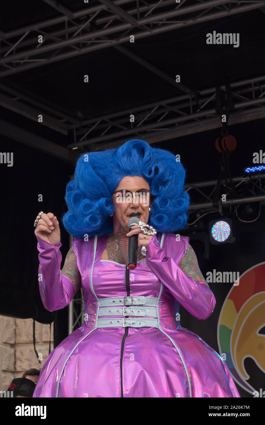 Female impersonator hi-res stock photography and images - Alamy