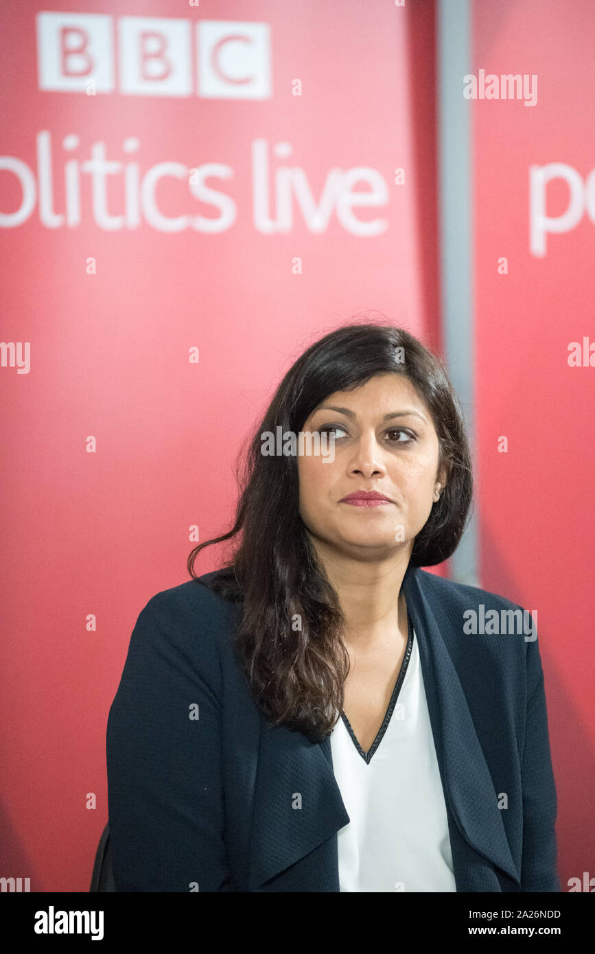 Journalist for the guardian hi-res stock photography and images - Alamy