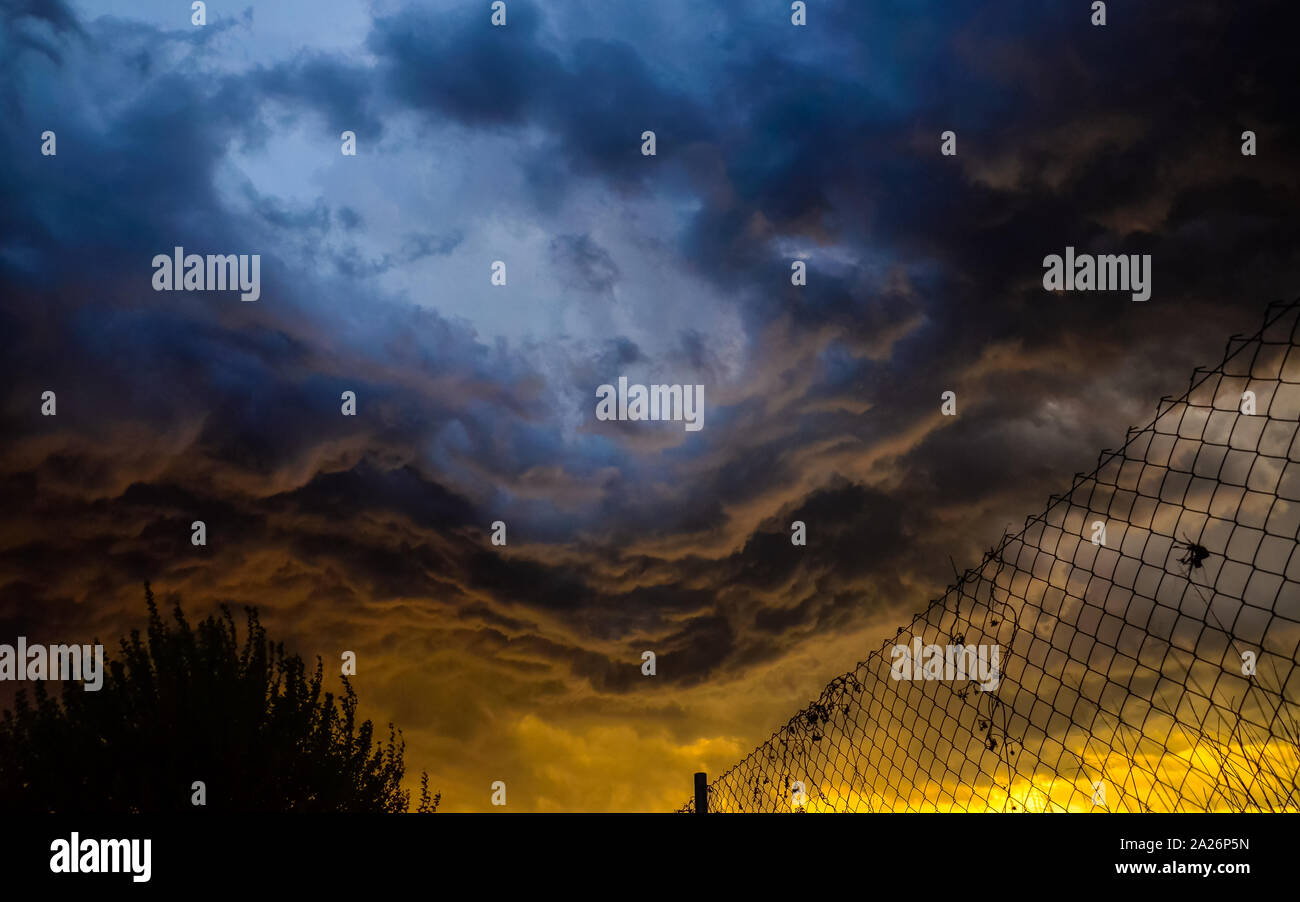 Tropical radiant sunset hi-res stock photography and images - Alamy