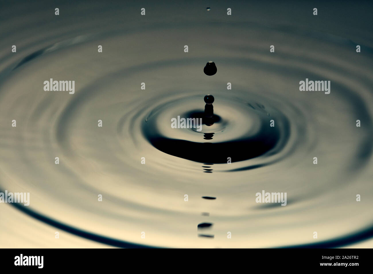 Oil drop splash shallow hi-res stock photography and images - Alamy