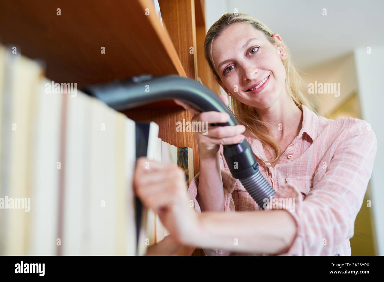 Woman dust dusting book shelf hi-res stock photography and images - Alamy