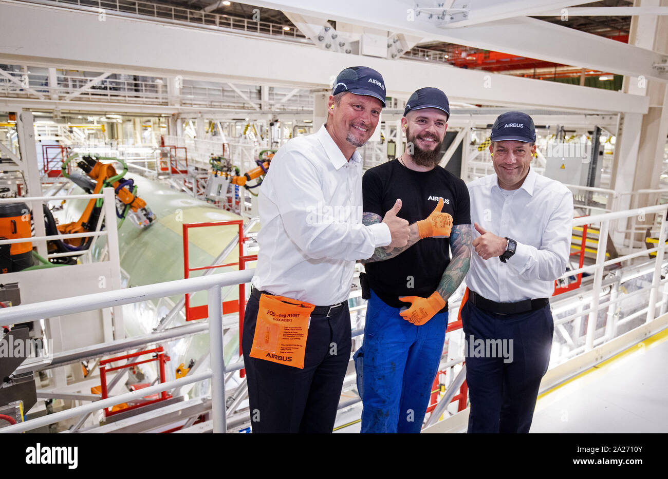 Hamburg, Germany. 01st Oct, 2019. Michael Schöllhorn (l), Chief ...