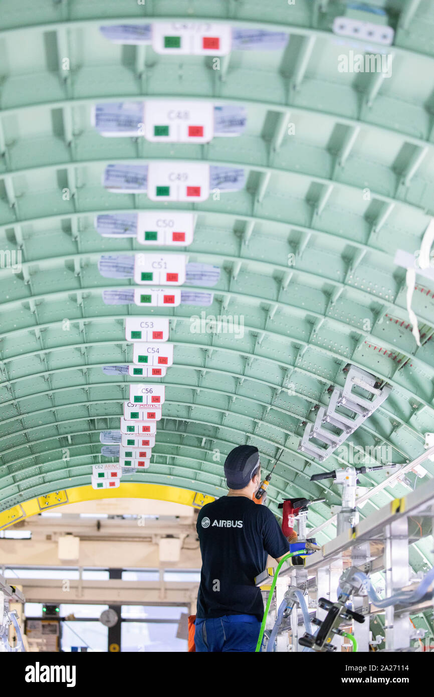 Hamburg, Germany. 01st Oct, 2019. An Airbus technician works in a ...