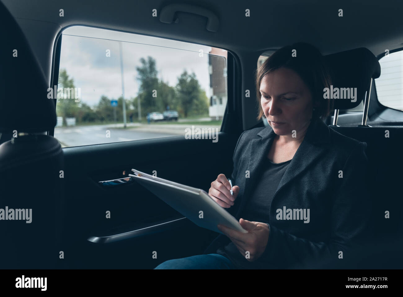 Car business suit hi-res stock photography and images - Alamy