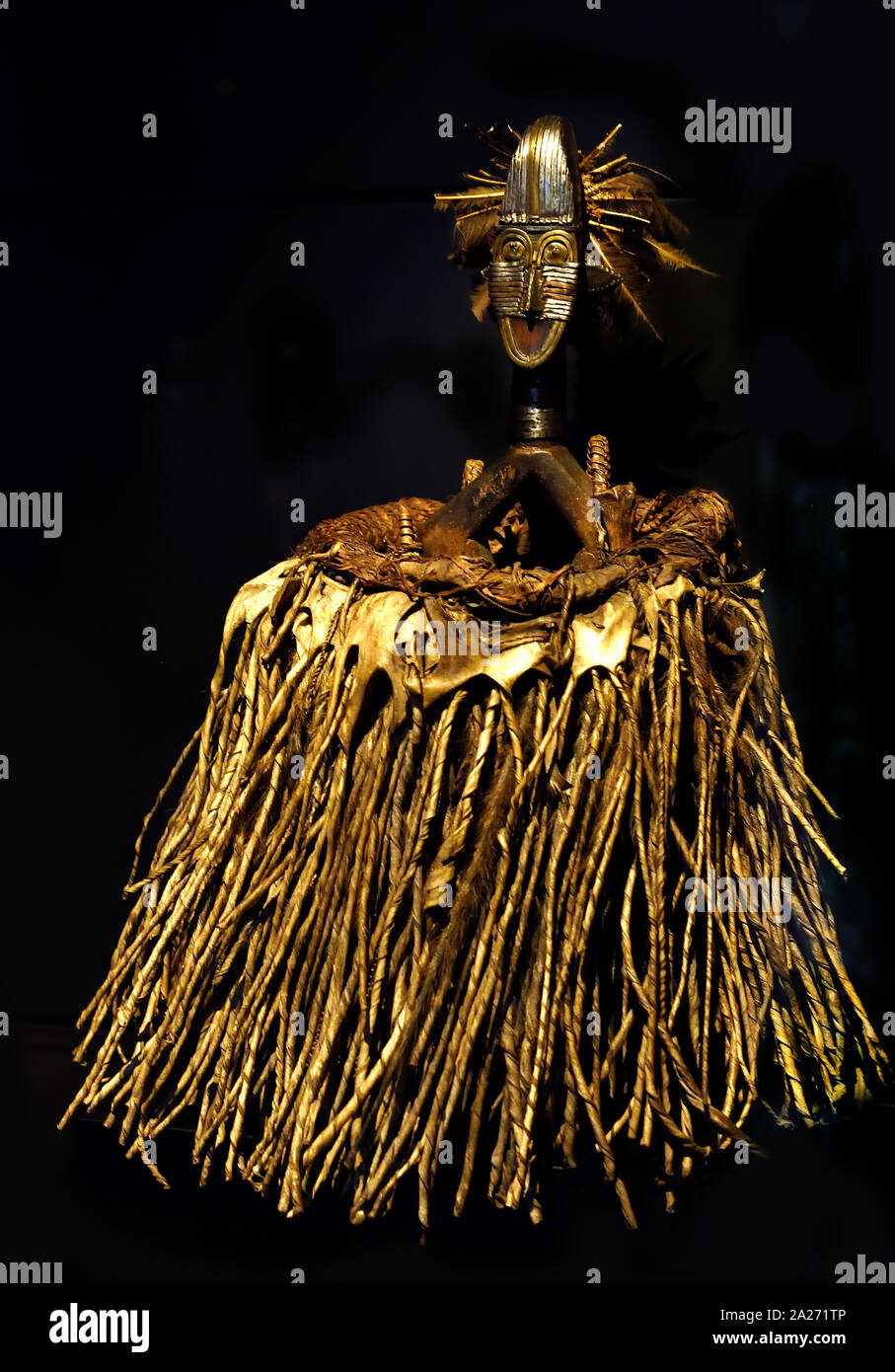 Ancestor figure, reliquary guardian. Sangu people. The Republic of ...