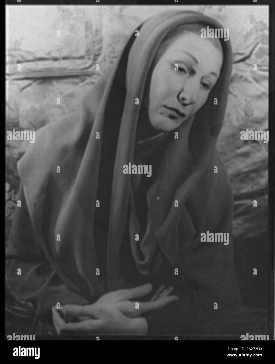 Portrait of Judith Anderson in Family Portrait Stock Photo - Alamy