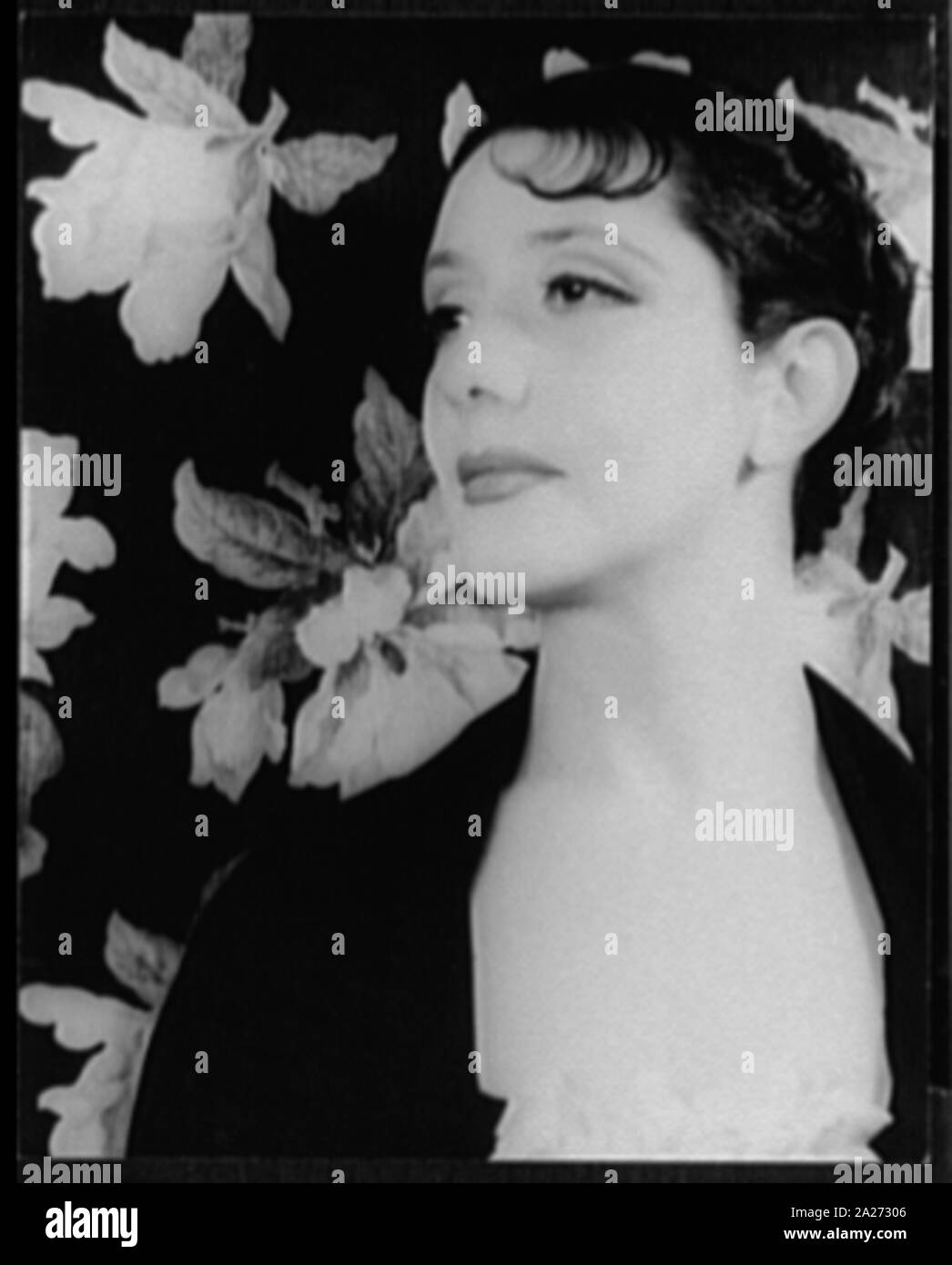 Portrait of Lynn Fontanne Stock Photo - Alamy