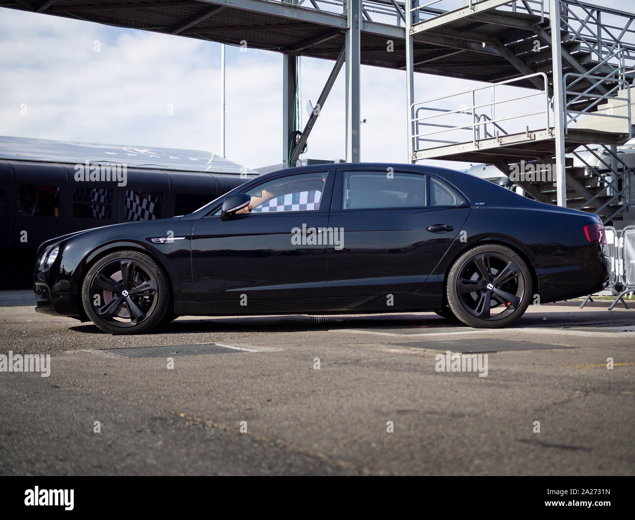Rolls royce car side view hi-res stock photography and images - Alamy