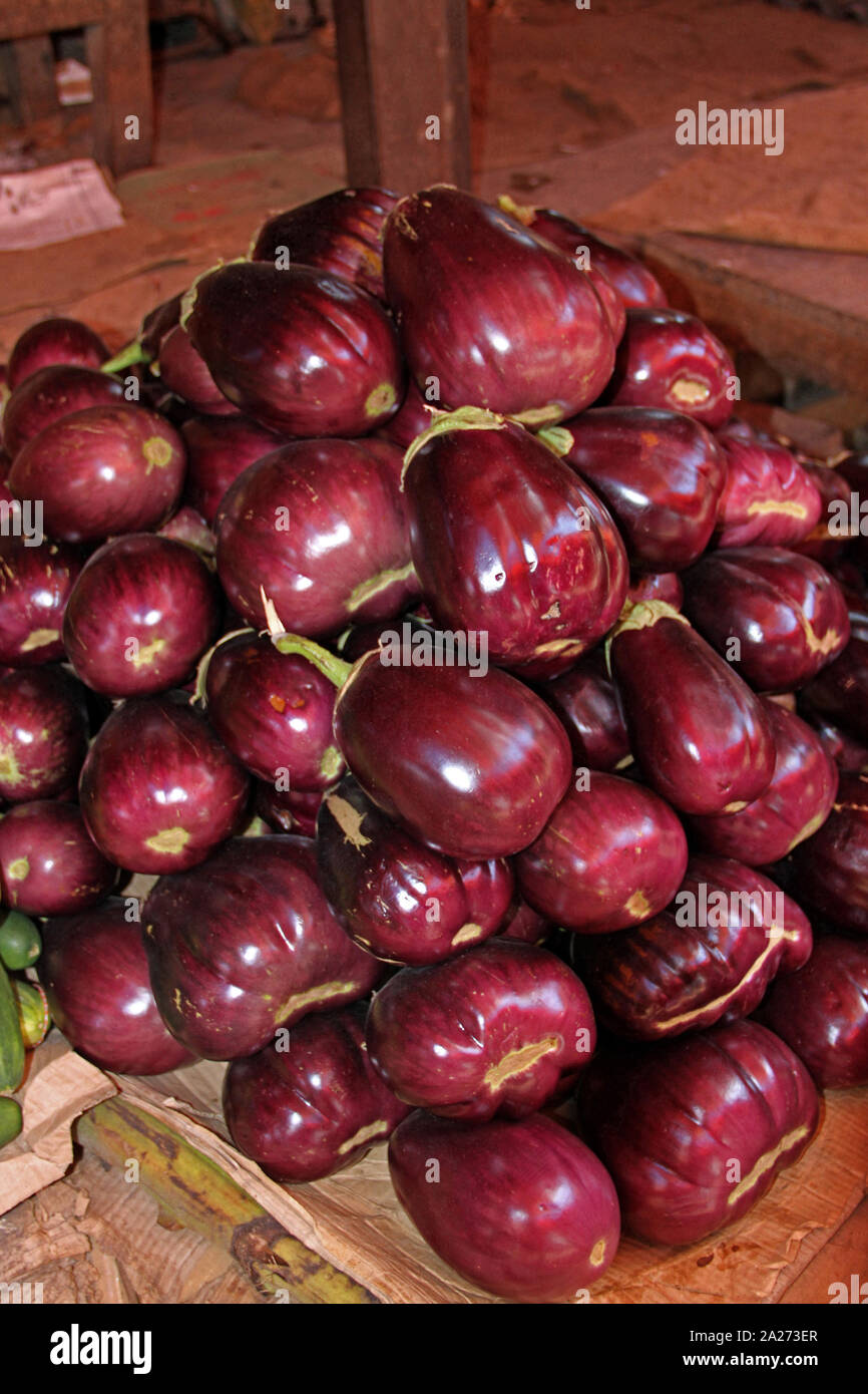 Brinjals for sale on stall in Darajani market in Stone Town, Zanzibar ...