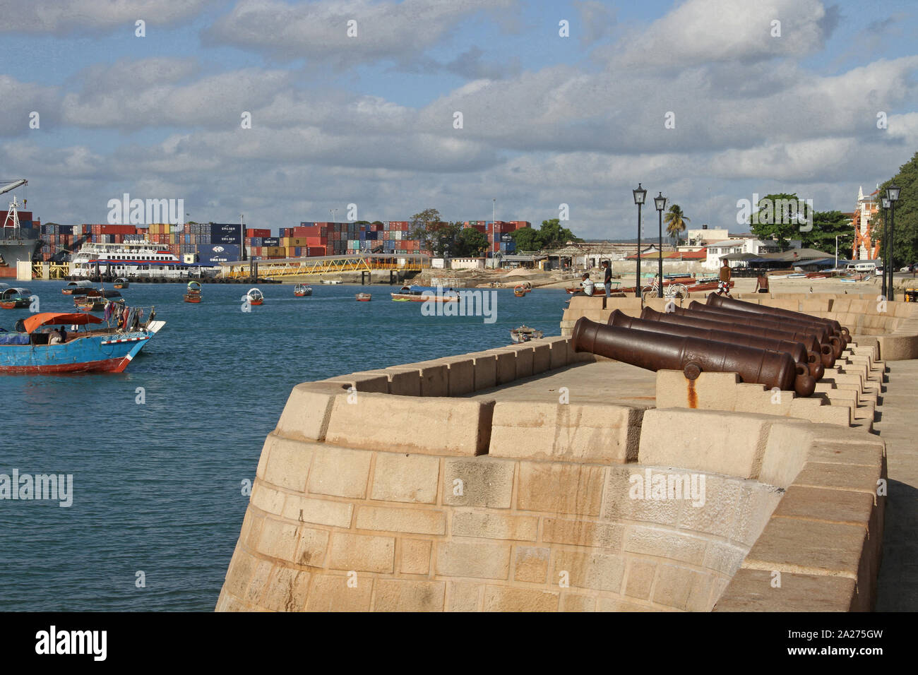 Harbour and old fashioned cannons waterfront from Forodhani Park, Stone ...