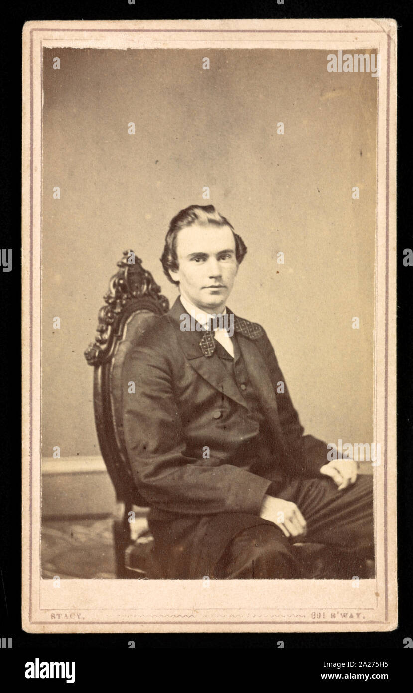 Man facing right hi-res stock photography and images - Alamy