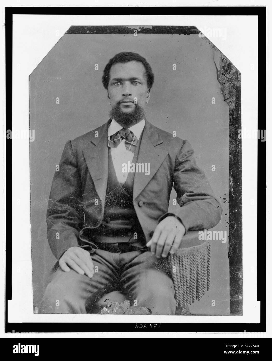 African man seated Black and White Stock Photos & Images - Alamy