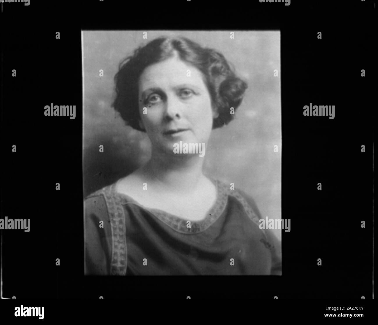 Portrait photograph of Isadora Duncan Stock Photo - Alamy