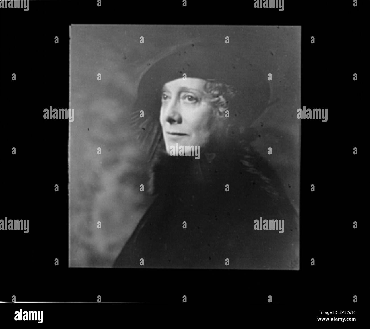 Portrait photograph of an unidentified woman Stock Photo - Alamy