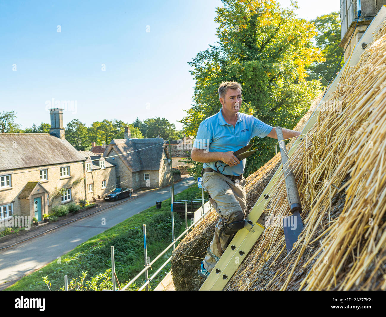 Thatcher thatch thatching wheat hi-res stock photography and images - Alamy