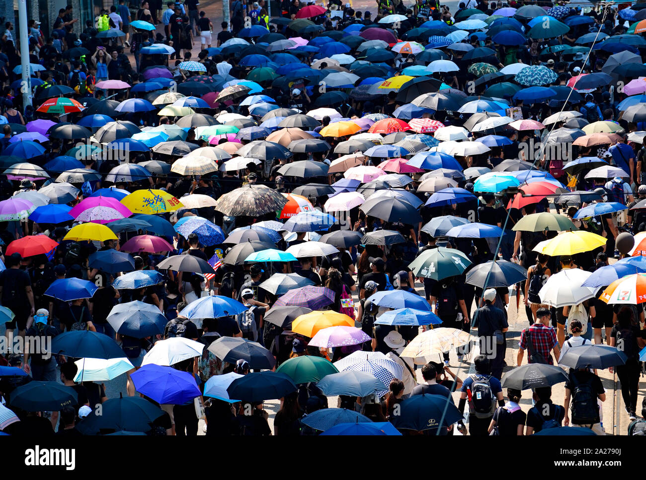 100 umbrellas hi-res stock photography and images - Alamy
