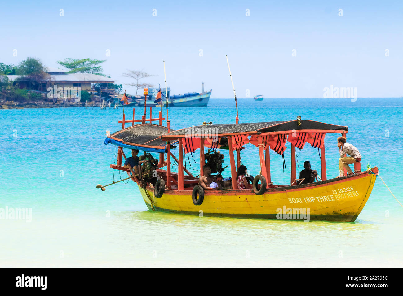 Tourist boat trip ferry with life vests at Saracen Bay on this holiday ...