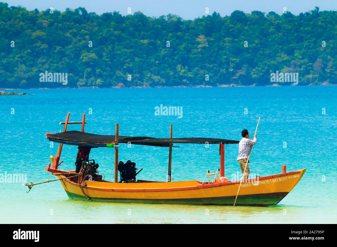 Longtail ferry boat at Saracen Bay, the white sand beach; Saracen Bay ...
