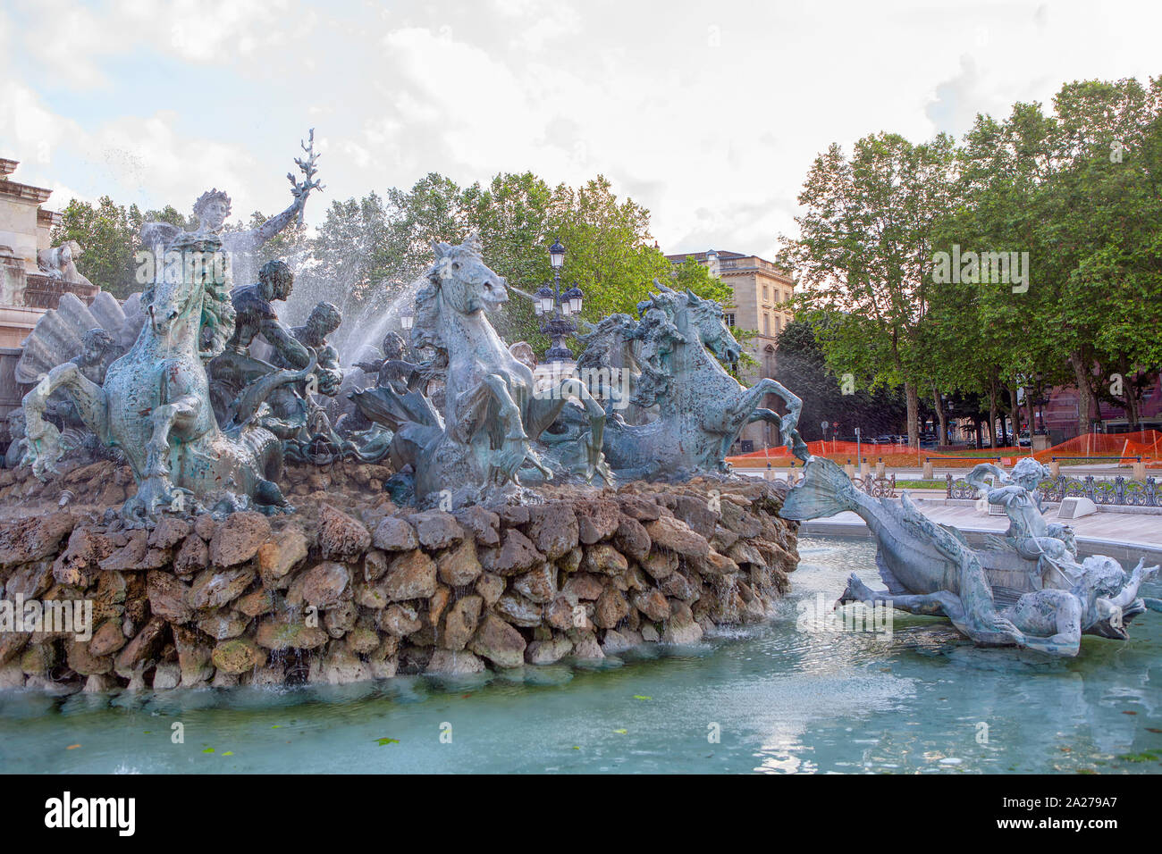 fountain of Place Des Quinconces in Bordeaux Stock Photo - Alamy