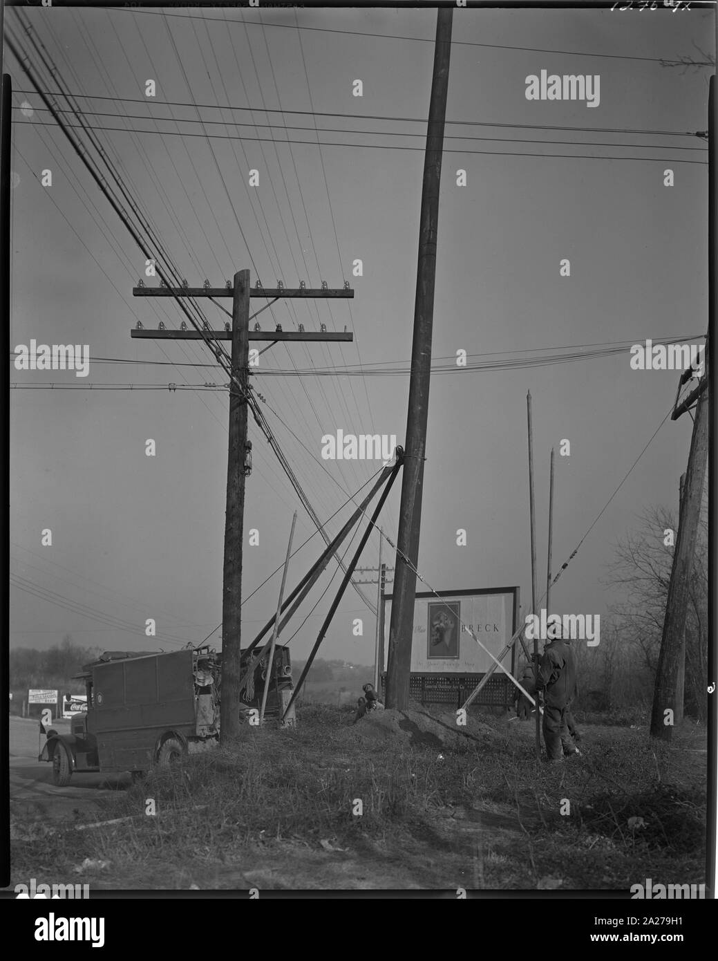 Potomac Electric Power Co. Pole setting Stock Photo - Alamy