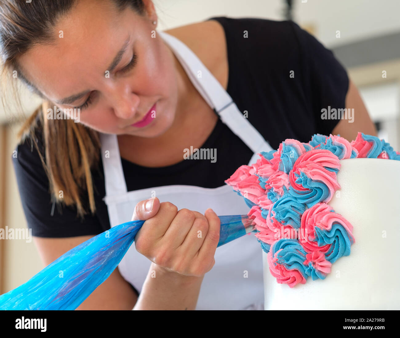 Female baker decorating birthday cake hi-res stock photography and ...
