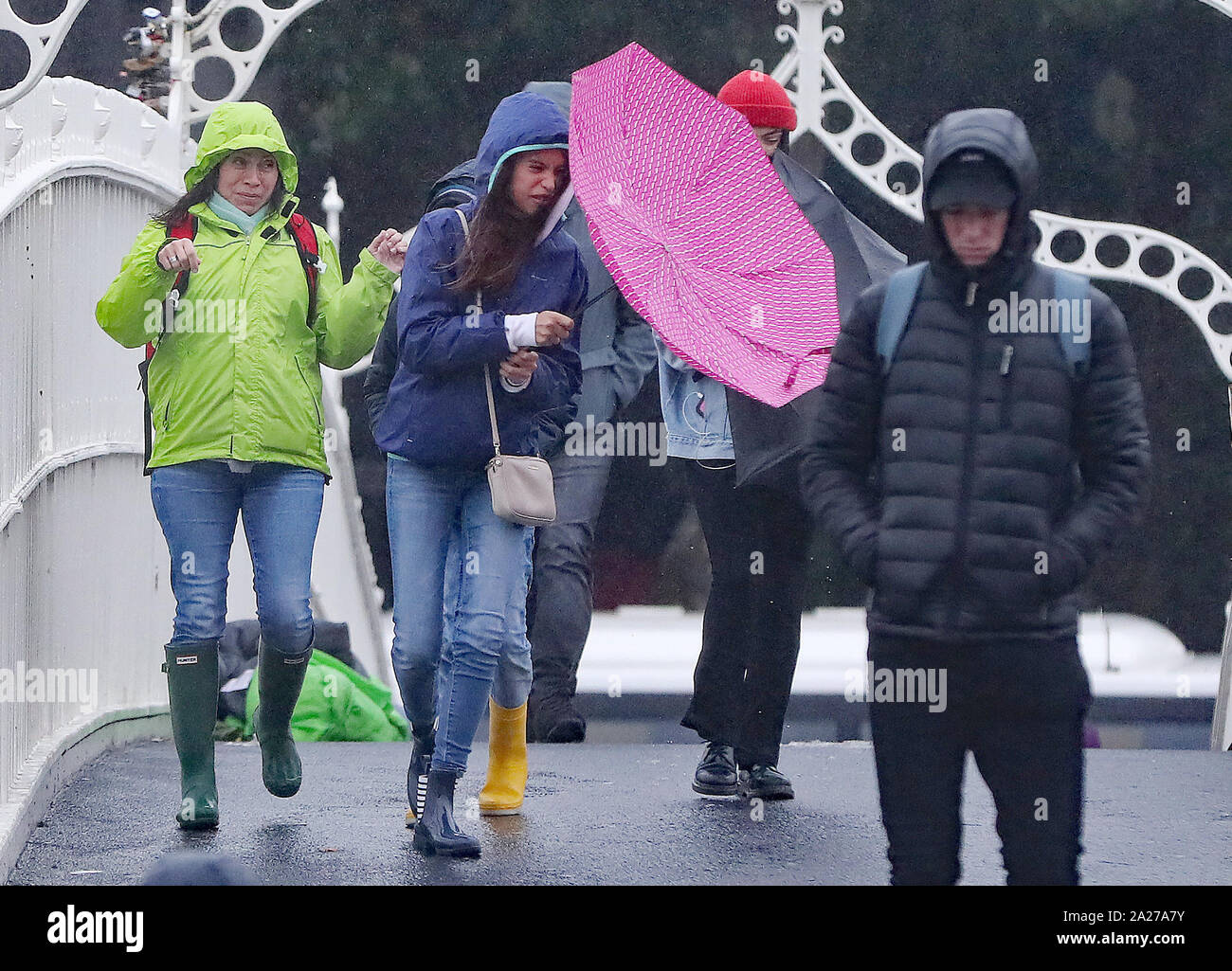 Wind and rain in city hi-res stock photography and images - Alamy