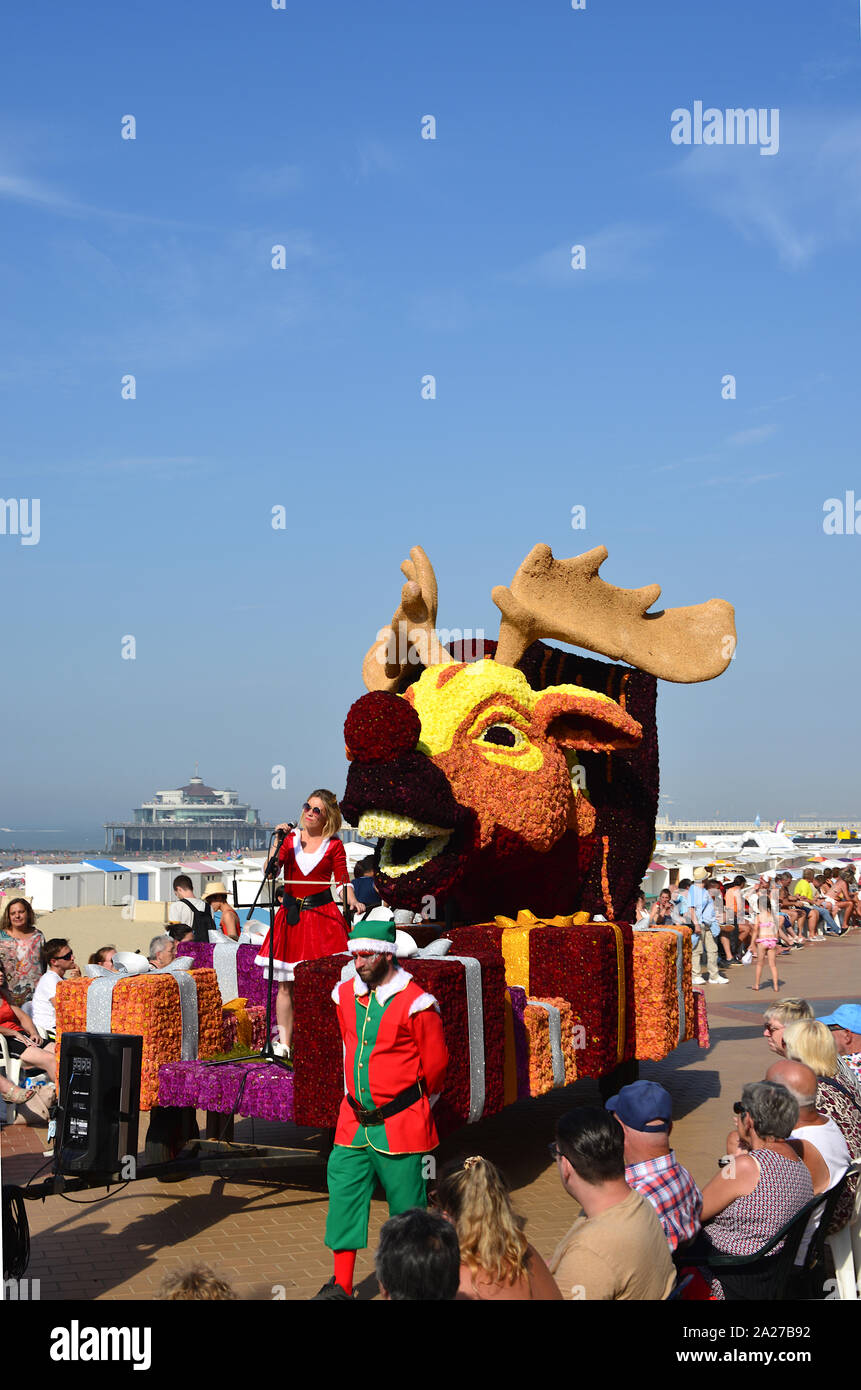 Santa claus parade float hi-res stock photography and images - Alamy
