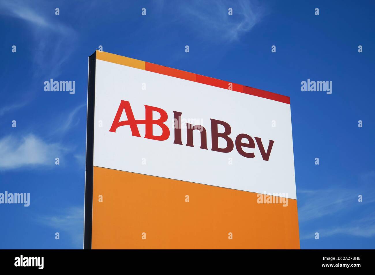 Arm holdings hi-res stock photography and images - Alamy