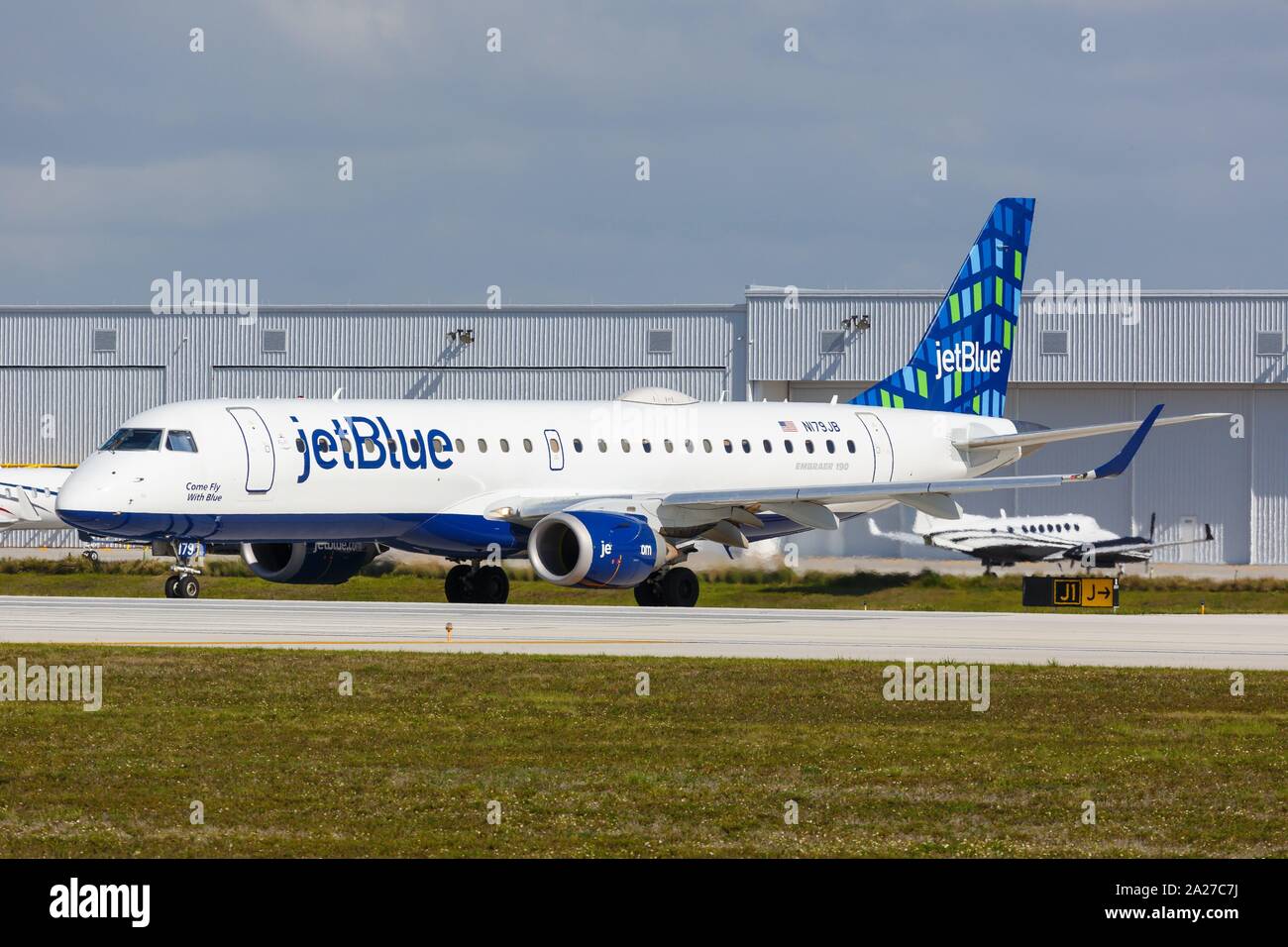 Fort Lauderdale, USA - 06. April 2019: JetBlue Embraer E190 airplane at ...
