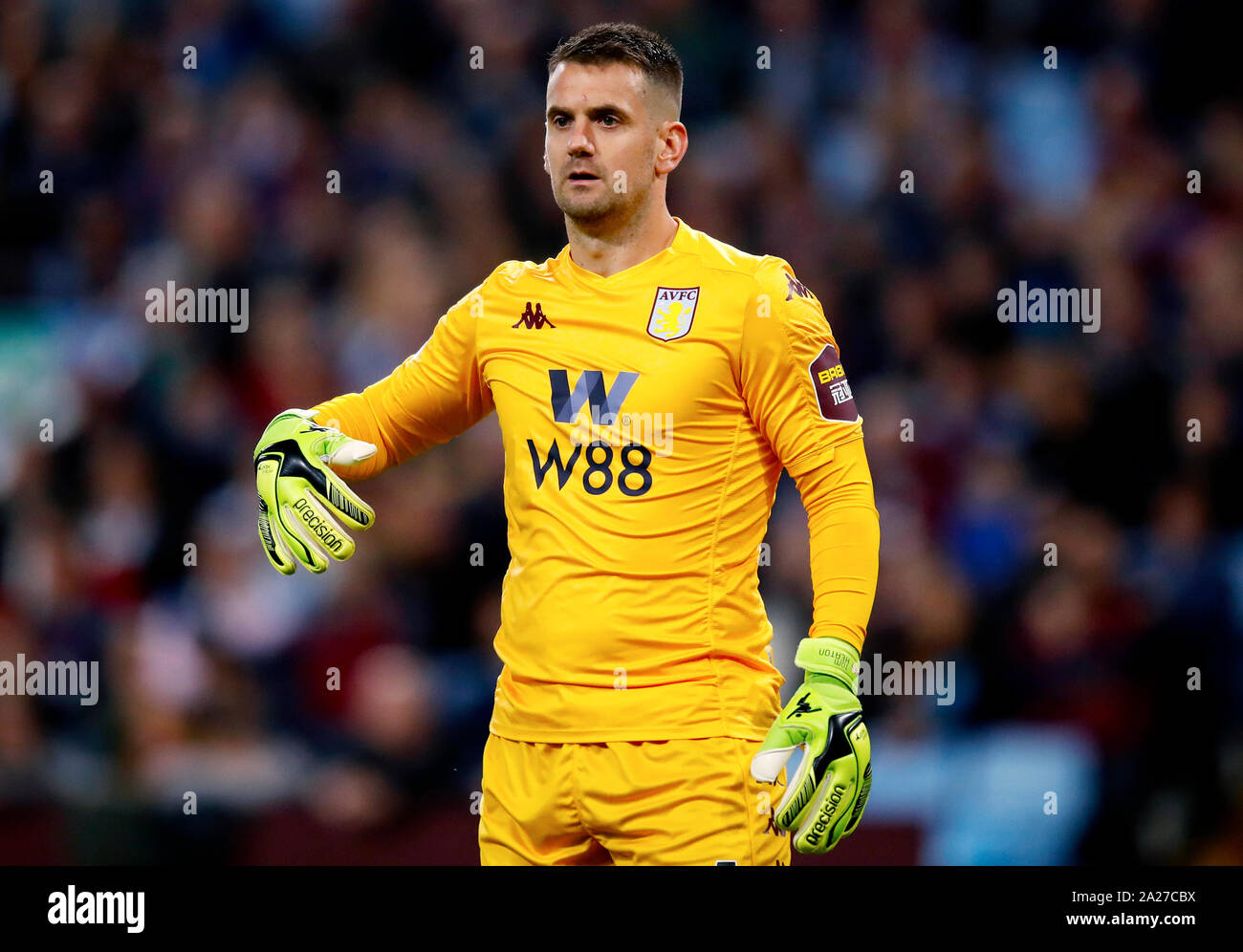 Aston Villa goalkeeper Tom Heaton Stock Photo - Alamy