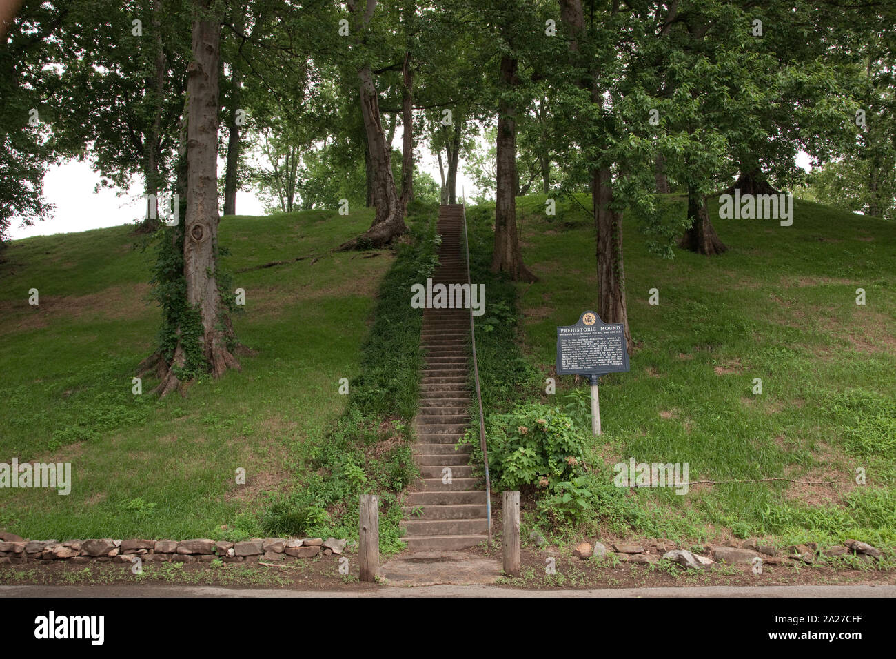 Prehistoric indian mound hi-res stock photography and images - Alamy