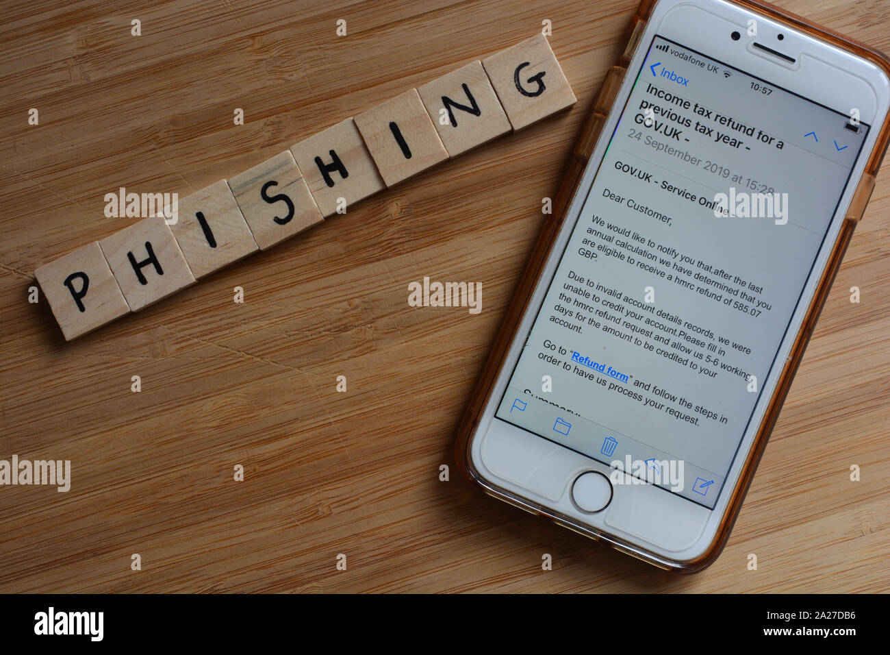 Phone scamming bank details hi-res stock photography and images - Alamy