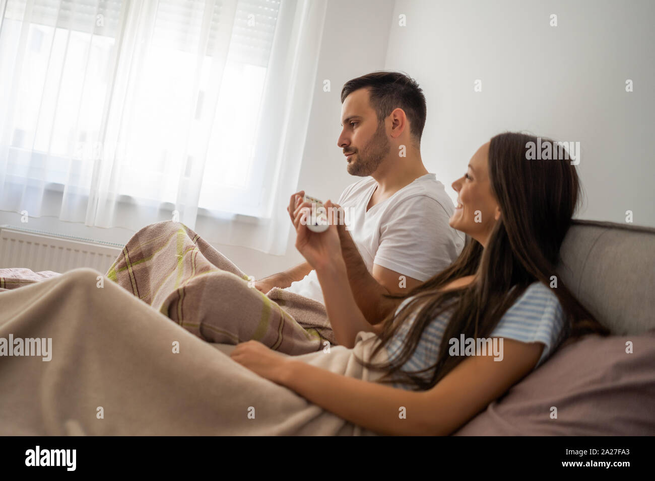Couple arguing home tv hi-res stock photography and images - Alamy