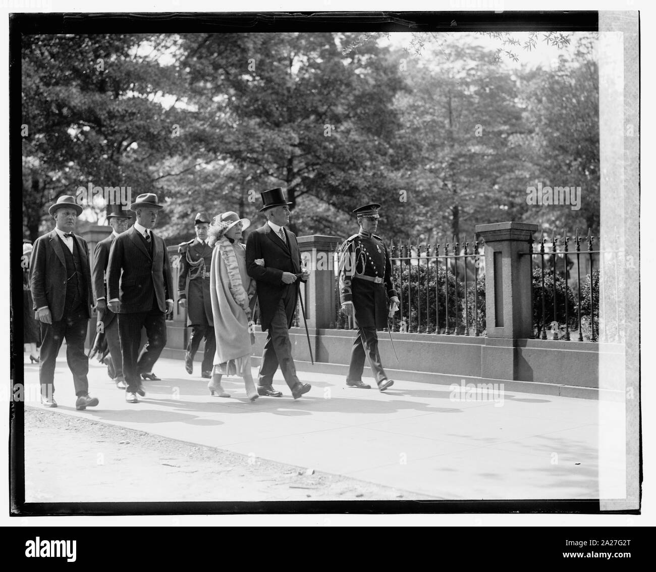 Walking lady Black and White Stock Photos & Images - Alamy