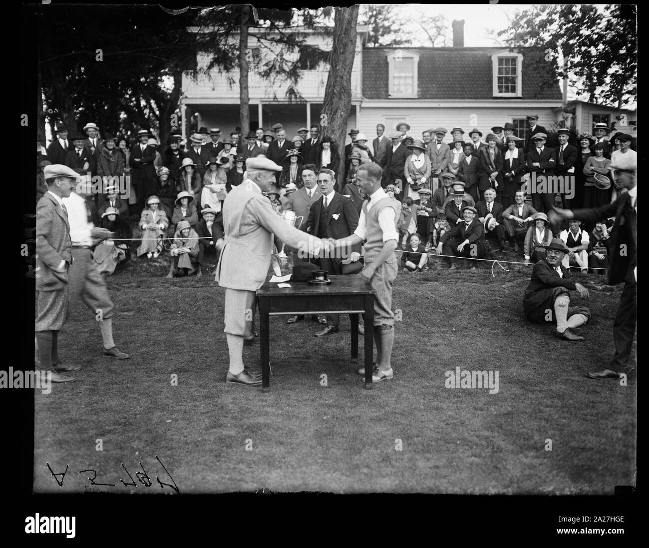 Pres. Harding congratulating winner of Washington newspaper Golf Club ...