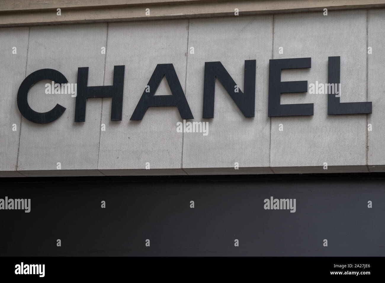Chanel fashion brand signage hi-res stock photography and images - Alamy