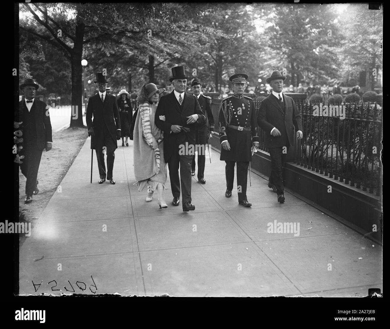 Pres. and Mrs. Harding, Amb. Harvey in rear, walking to dedication of ...