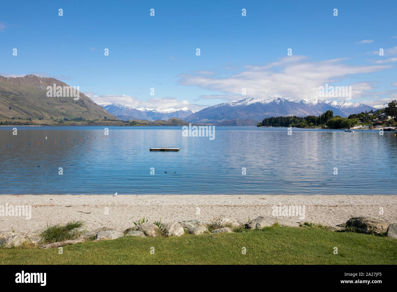 Shoreline lake wanaka hi-res stock photography and images - Alamy