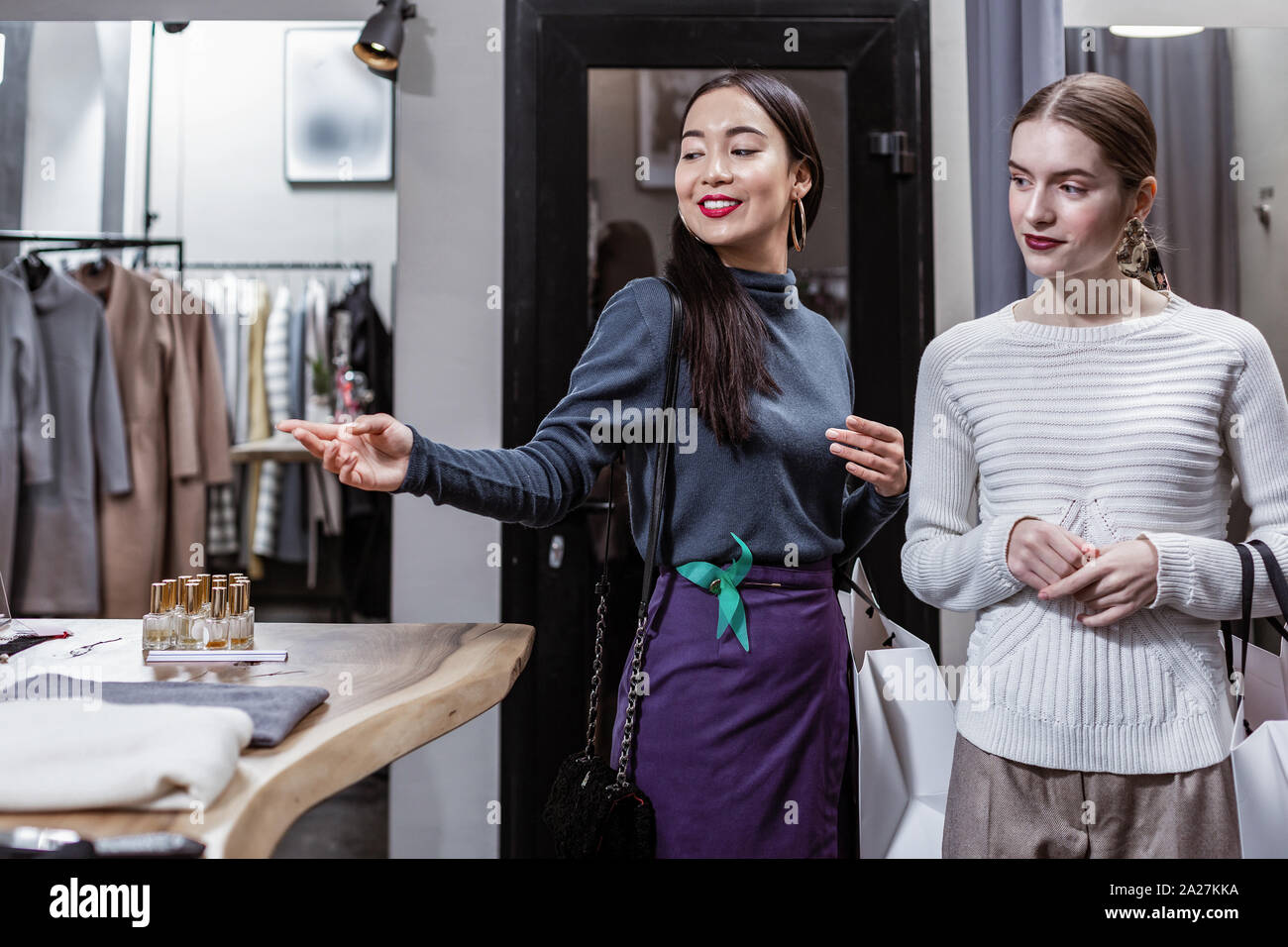 Perfume counter store hi-res stock photography and images - Alamy