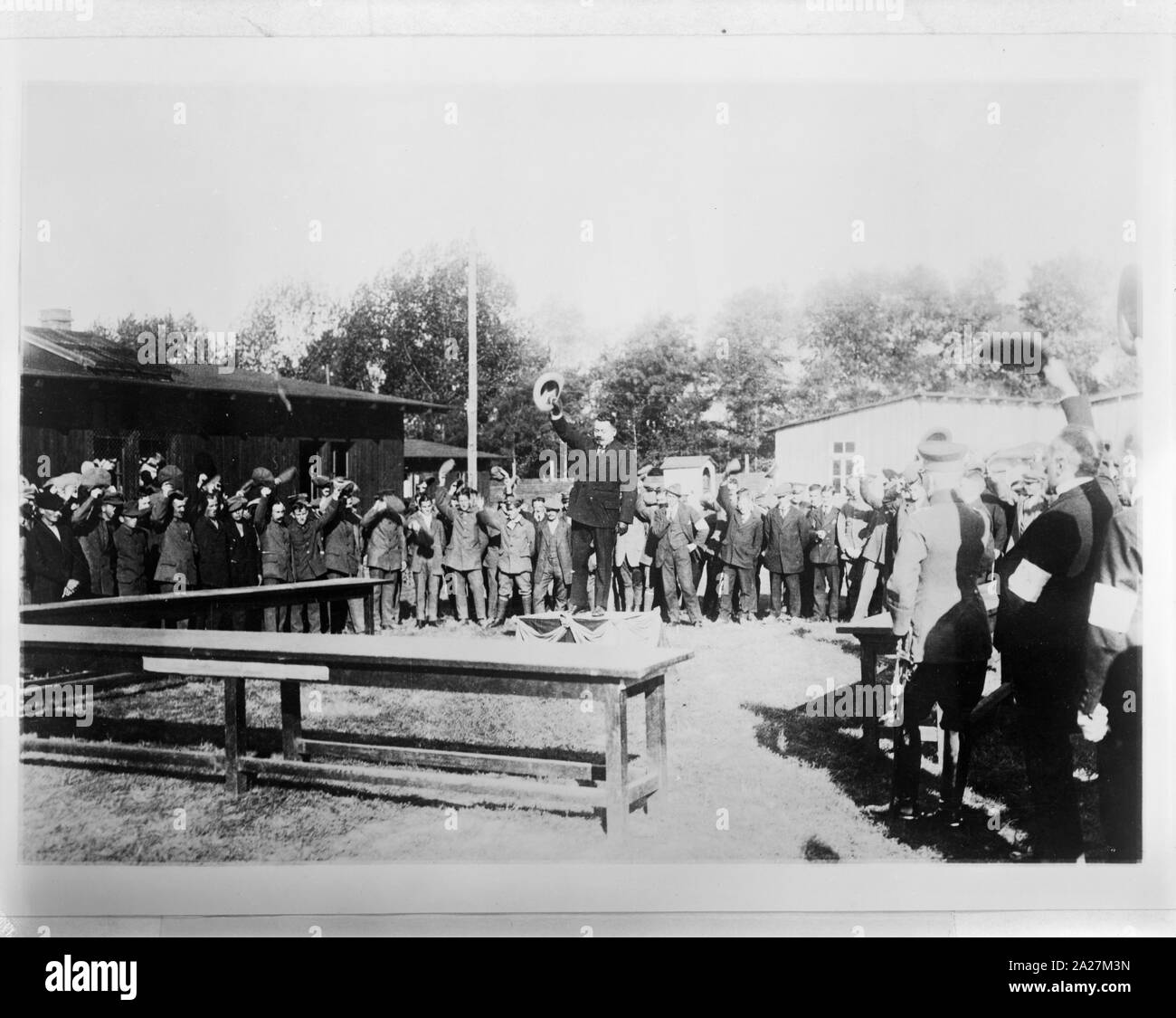 President Ebert of Germany, greeting the returned German prisoners ...