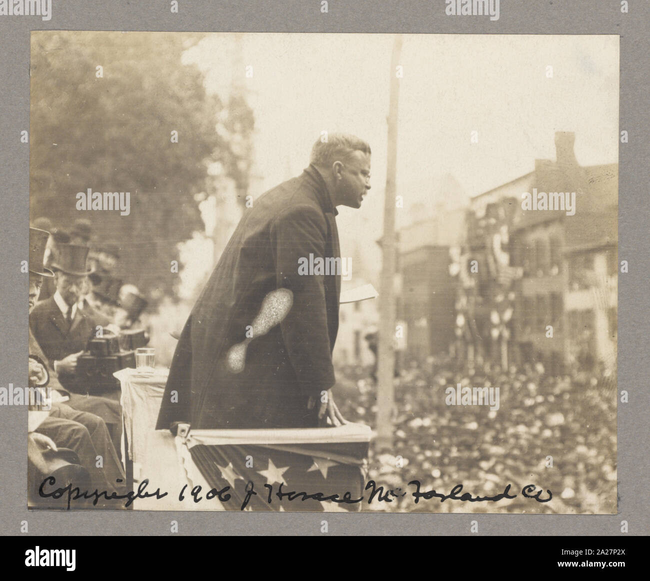 President Theodore Roosevelt addressing a crowd from a flag-draped podium Stock Photo - Alamy