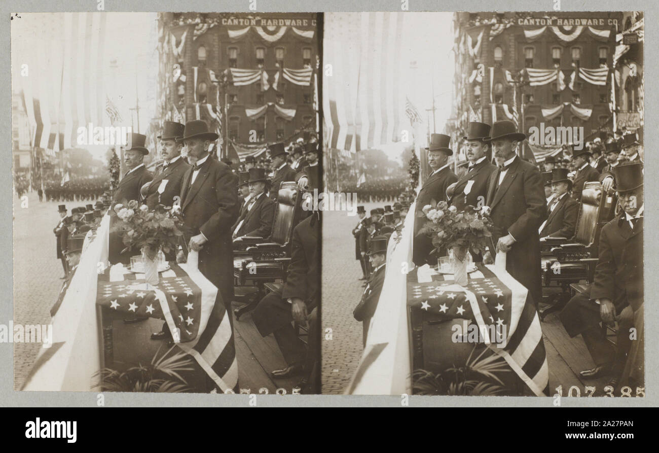 President Theodore Roosevelt standing with men viewing parade Stock ...