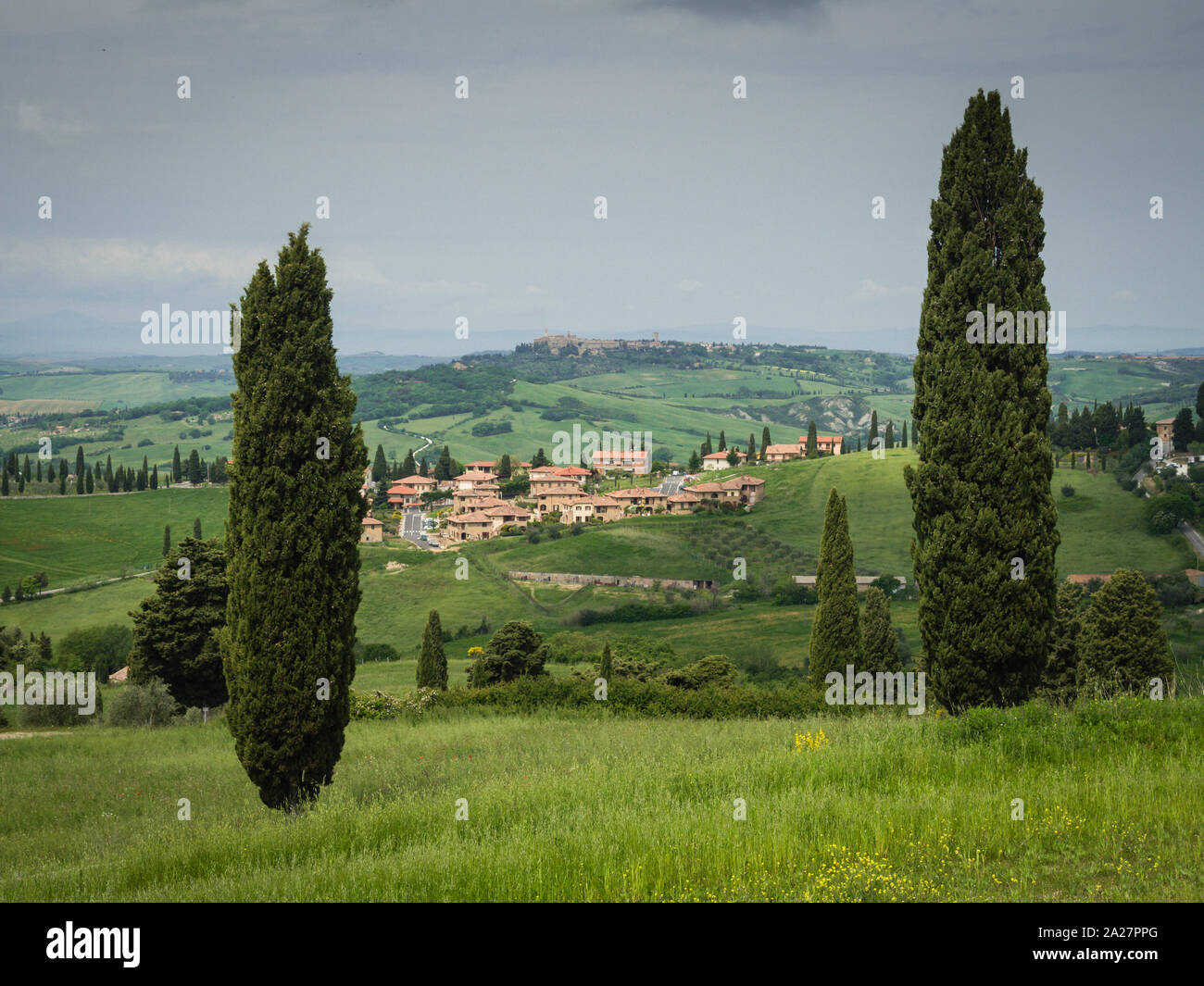 Monticchiello italy medieval town hi-res stock photography and images ...