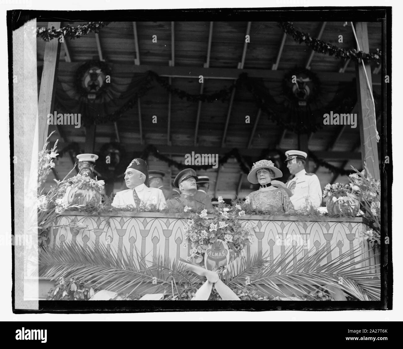 President, Gen'l Pershing, Mrs. Harding receiving parade Stock Photo ...