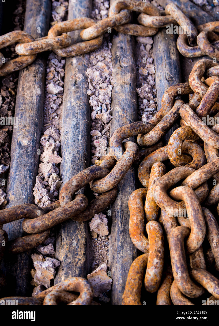 Rusty industrial metal chain hi-res stock photography and images - Alamy