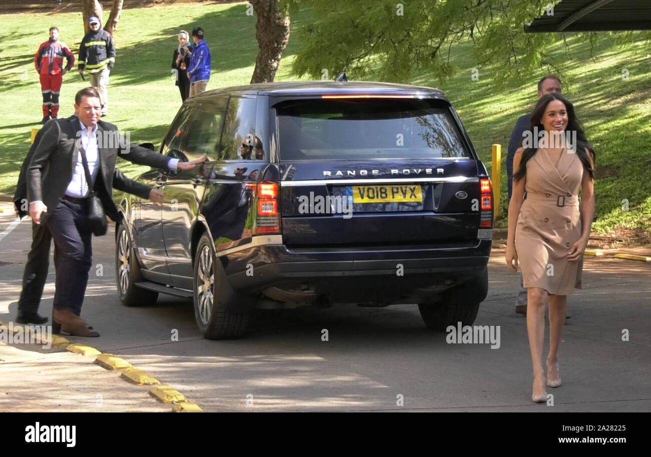 Range rover tour hi-res stock photography and images - Alamy