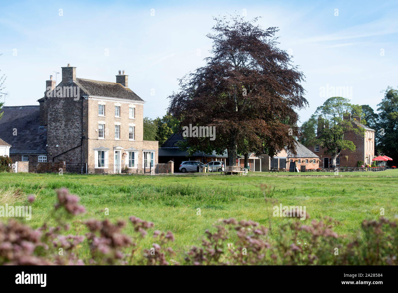 Red brick english farmhouse hi-res stock photography and images - Alamy