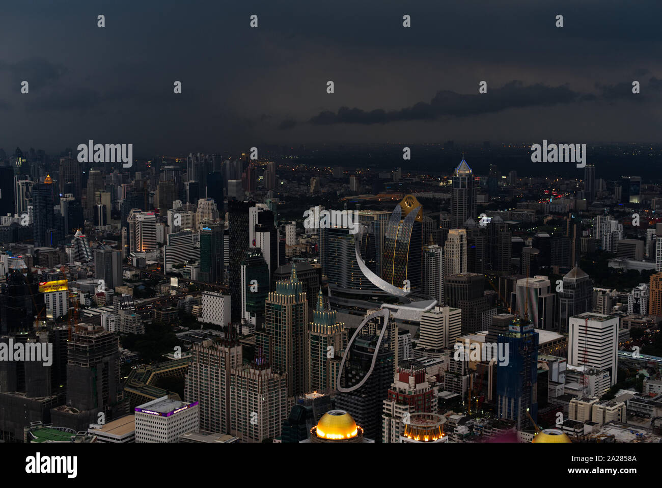 Skyscraper bangkok hi-res stock photography and images - Alamy